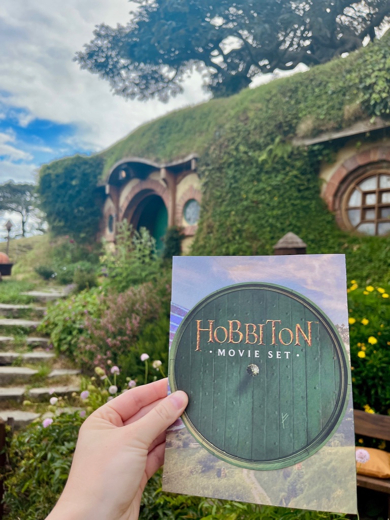 How To Visit the Hobbiton in New Zealand - TWENTY FIVE DAYS A YEAR